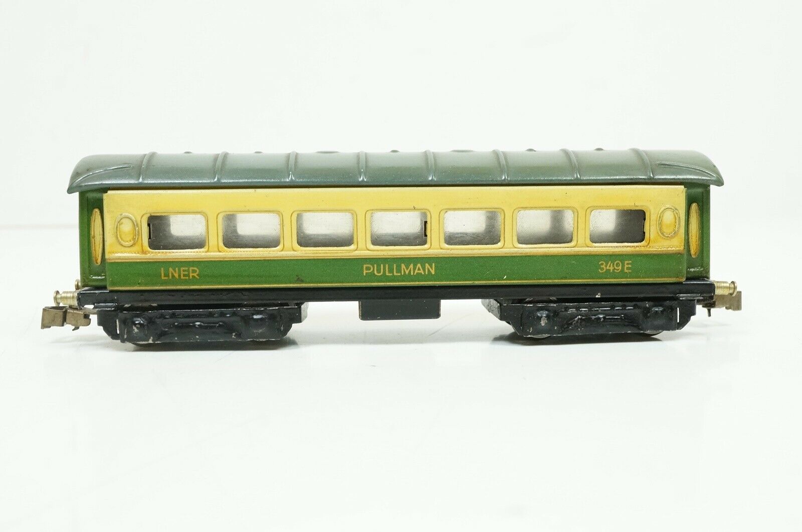 Märklin Wärterhaus mit Signal und Schranke in Spur 0, original - pre ...